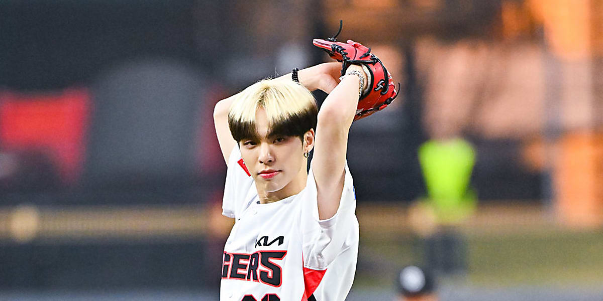 【PHOTO】CIXのBX、始球式に登場…爽やかなユニフォーム姿 - Kstyle