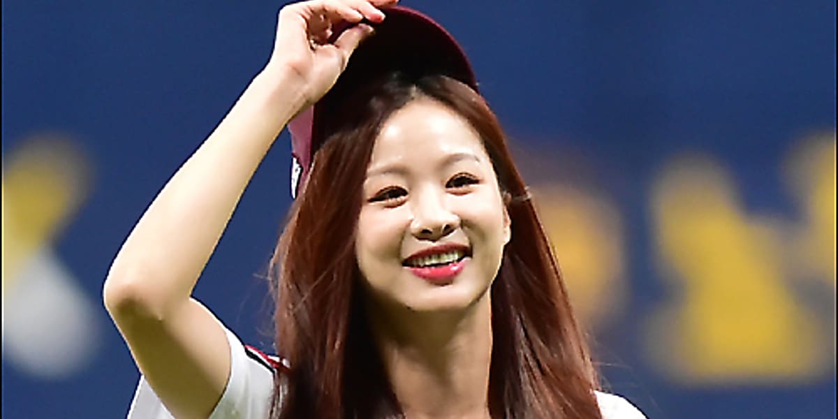 【PHOTO】EXID ソルジ、始球式に登場…爽やかな笑顔 - Kstyle