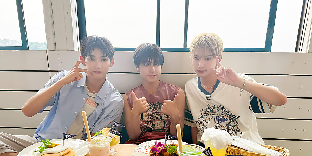 &TEAM、海の家をサプライズ訪問！JO、HARUA、TAKIがオリジナルメニューに太鼓判 - Kstyle