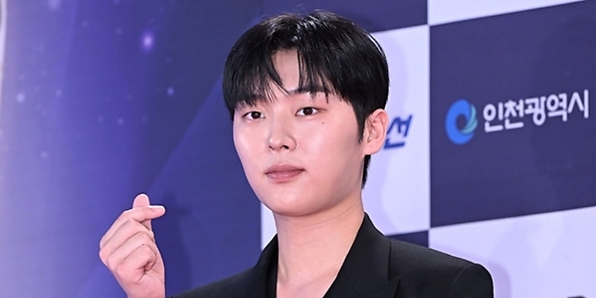 チェ・ヒョヌク、SNSで全裸を露出？写り込みのハプニングか…投稿をすぐに削除 - Kstyle