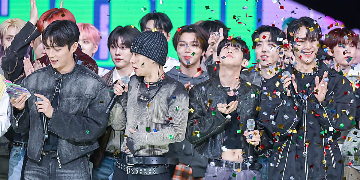 【PHOTO】Highlight、3/19放送の「THE SHOW」で1位を獲得！ - Kstyle