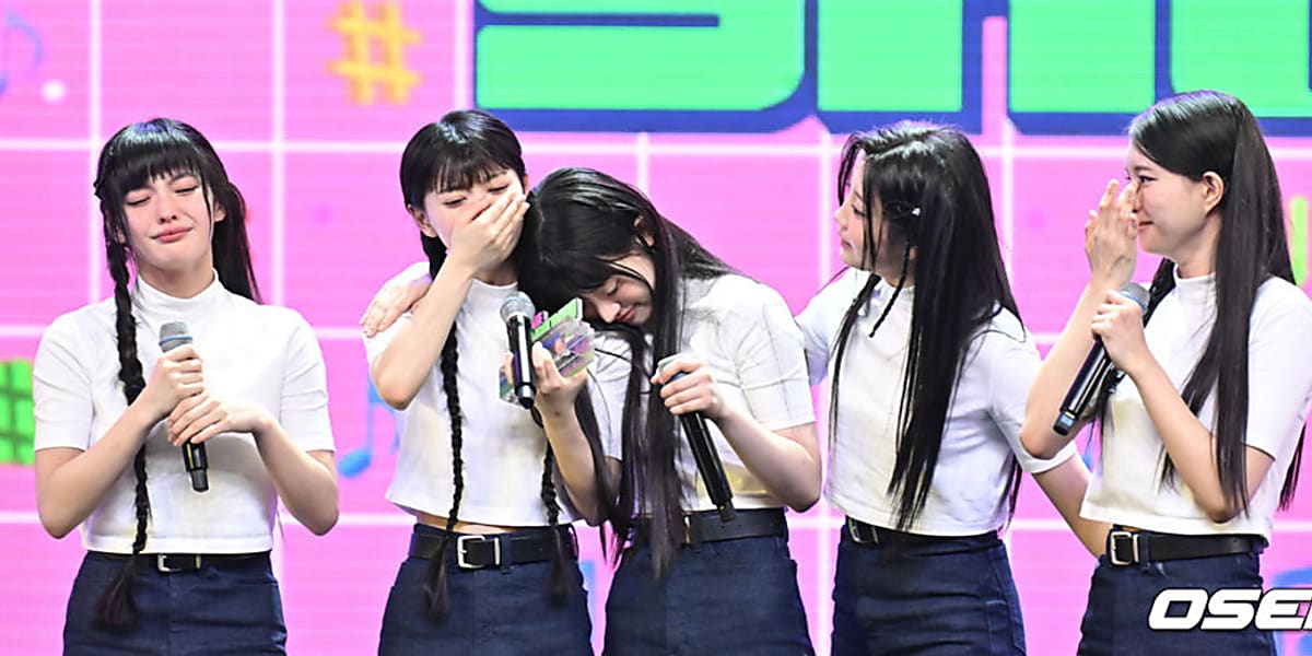 【PHOTO】ILLIT、4/2放送の「THE SHOW」で初の1位を獲得！涙するメンバーも（動画あり） - Kstyle