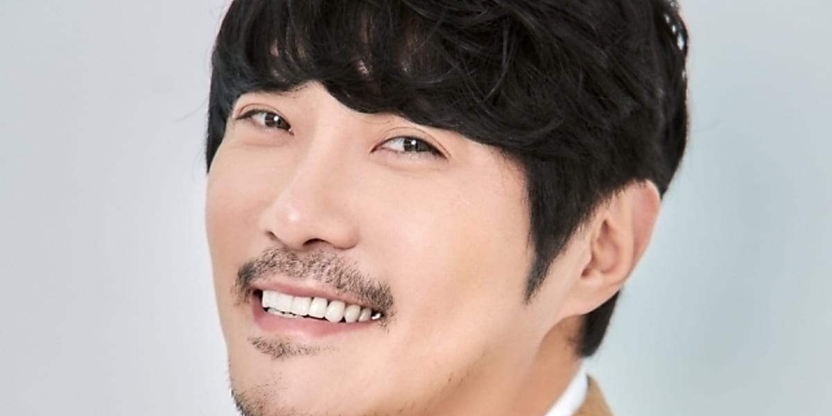 “韓国の人気バラード歌手”KCM、日本シングル「今も愛してる人がいるんだ」をリリース…兵庫県での路上ライブを予告 - Kstyle