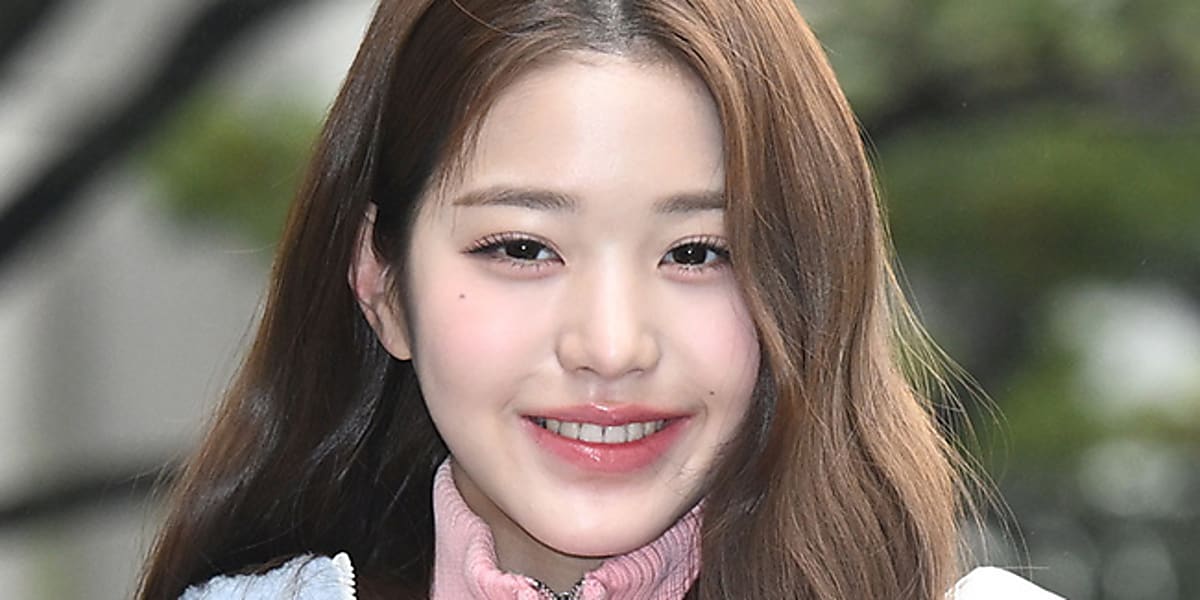 【PHOTO】IVE ウォニョン「ミュージックバンク」収録のため放送局へ…MCとして最後の出演 - Kstyle