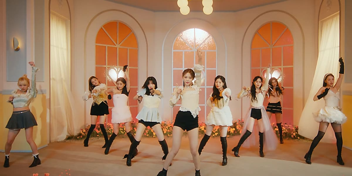 TWICE、英語シングル「MOONLIGHT SUNRISE」MV公開…甘いメロディーと可愛らしい魅力 - Kstyle