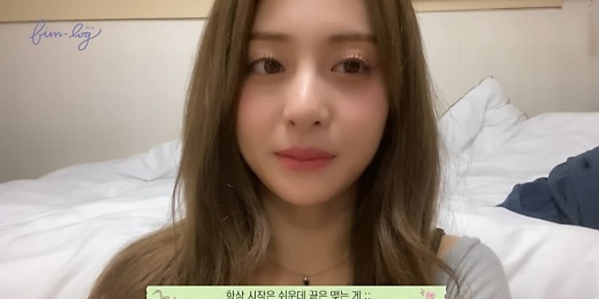 LE SSERAFIM ホ・ユンジン、自作曲のビハインドストーリーや自身の性格について語る（動画あり） - Kstyle