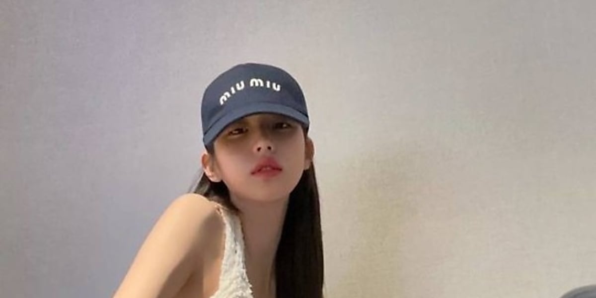 IVE ウォニョン、大胆な肩出しスタイルを披露…美しすぎるビジュアルに釘付け - Kstyle