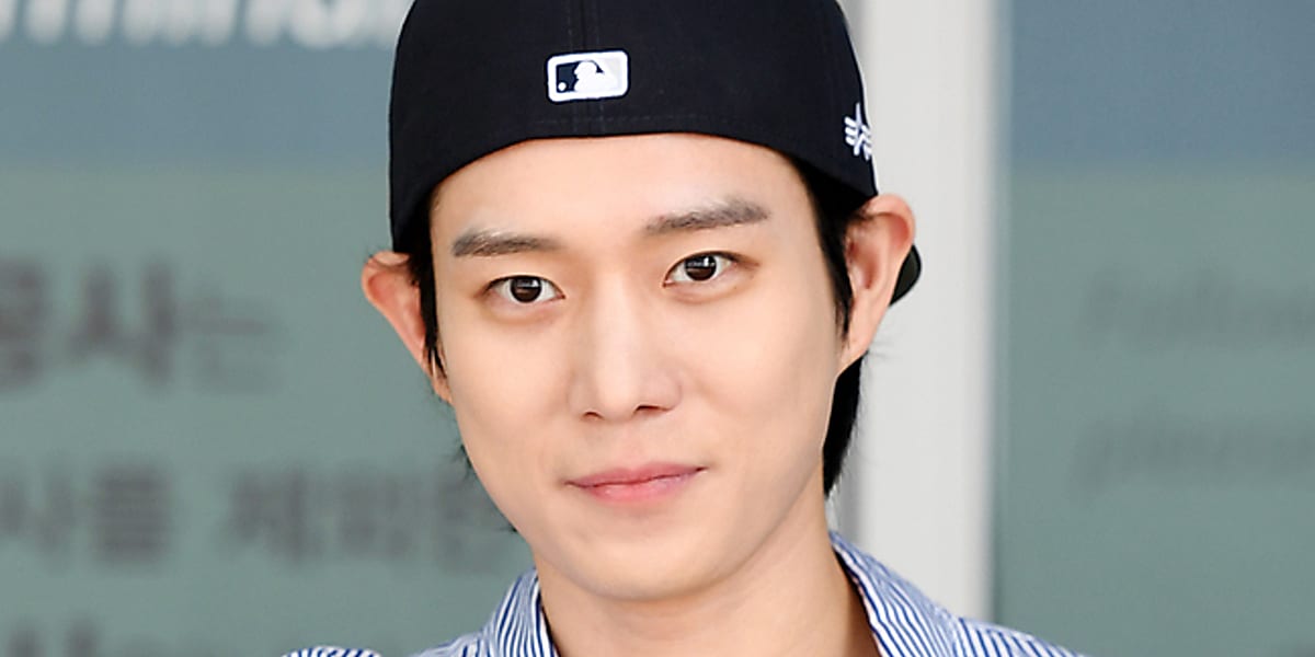 【PHOTO】キム・ヨンデ、グラビア撮影のためタイへ出国…笑顔で“ギャルピース”を披露 - Kstyle