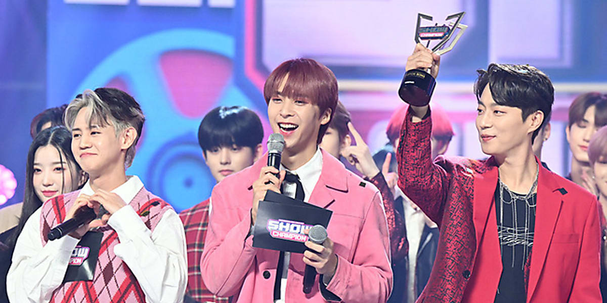 【PHOTO】Highlight、11/16放送「SHOW CHAMPION」で1位を獲得！ - Kstyle