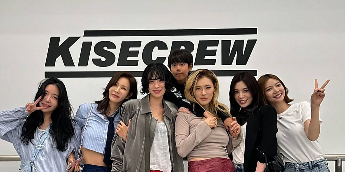 AFTERSCHOOL、カヒのダンススクールの開業を祝福！集合ショットにファン歓喜 - Kstyle