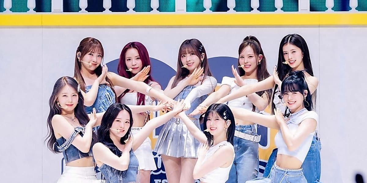 NiziU、初のファンミーティングがKアリーナ横浜で開幕！“学園祭”をテーマにした内容で新たな魅力が炸裂 - Kstyle