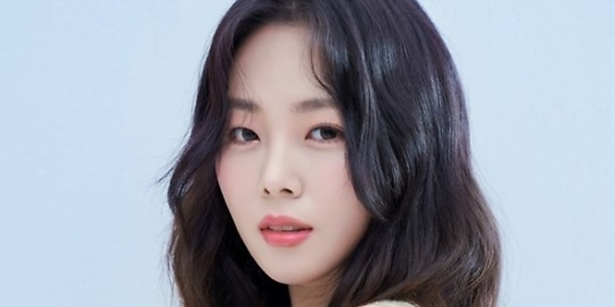 HYNN、グラビアで見せたラブリーな雰囲気…清純な魅力に釘付け - Kstyle