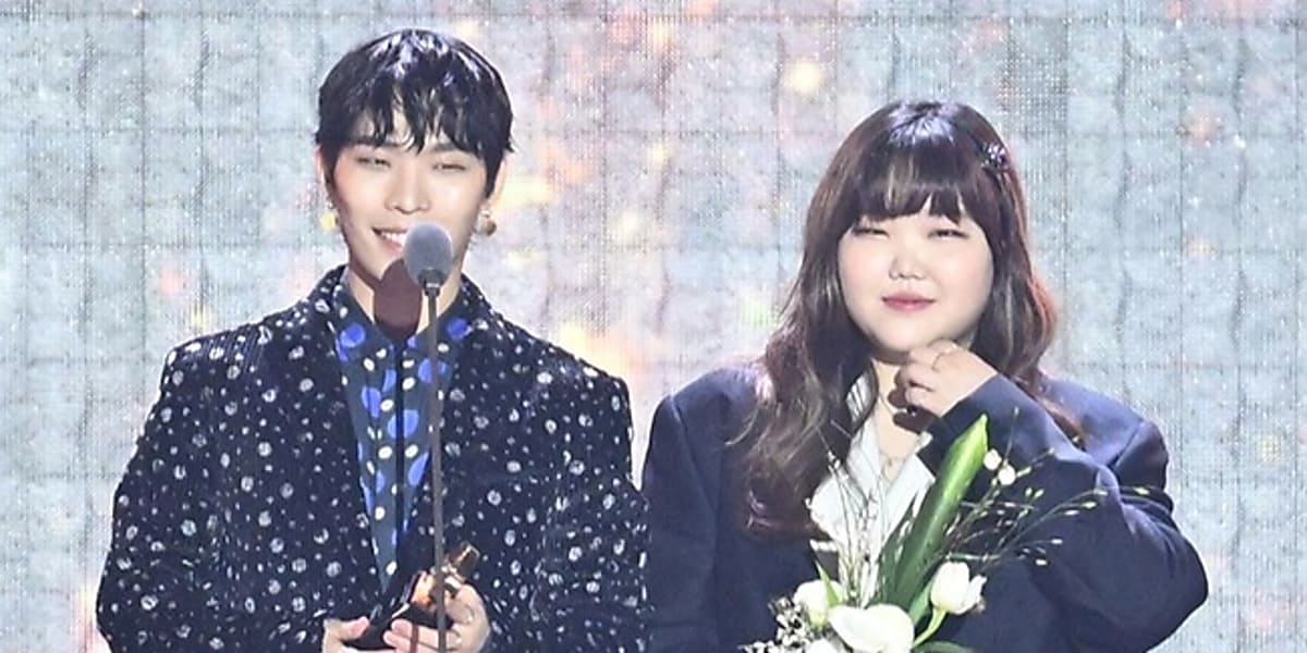 AKMU、デビュー10年にして公式ファンクラブ名「AKKADEMY」を発表…大型プロジェクトも始動 - Kstyle