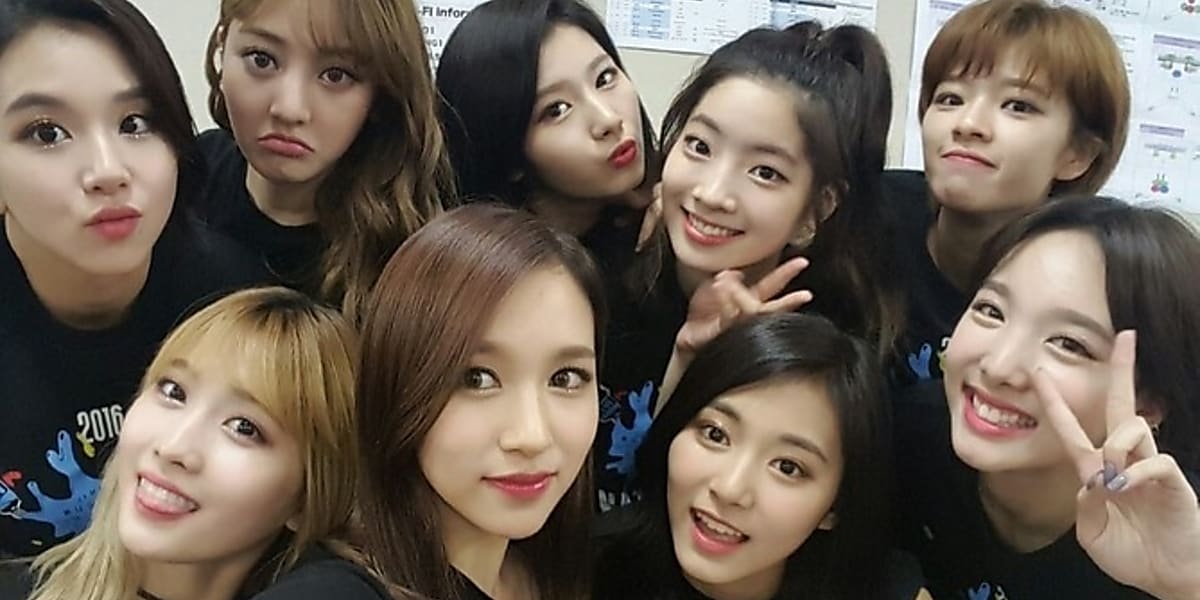 “全員が再契約”TWICE、デビュー7周年をお祝い！SNS投稿が話題「メンバーに出会えて本当に幸せ」 - Kstyle