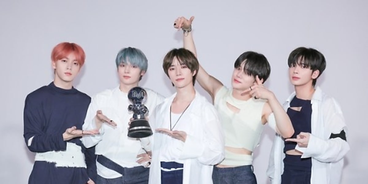 TOMORROW X TOGETHER「M COUNTDOWN」で1位を獲得！“楽しく幸せに活動中” - Kstyle