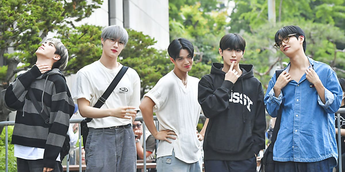 【PHOTO】AB6IX、CIX、BOYNEXTDOORら「ミュージックバンク」収録のため放送局へ（動画あり） - Kstyle