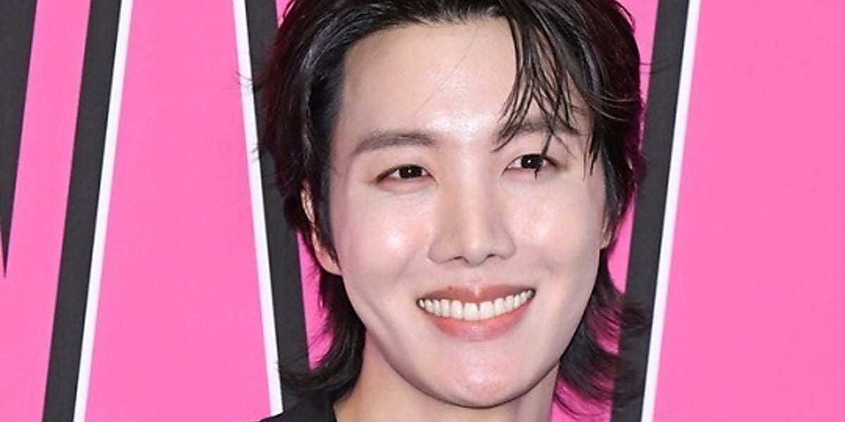 BTSのJ-HOPE、厳しい訓練にも明るい笑顔…軍生活に注目集まる - Kstyle