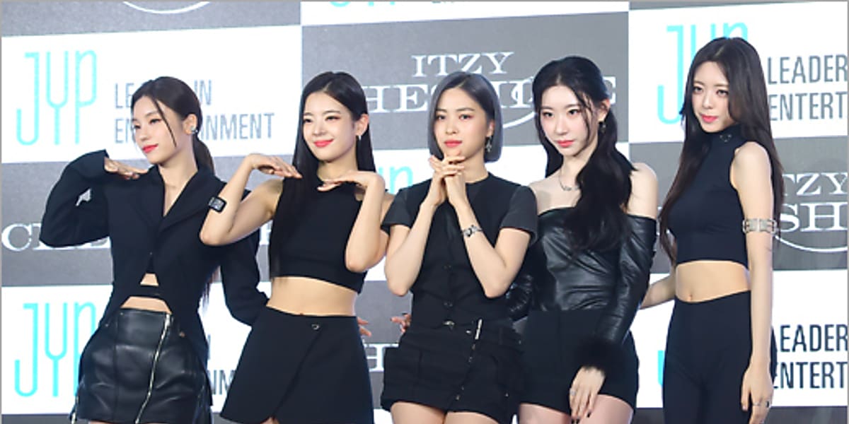 ITZY、6thミニアルバム「CHESHIRE」発売を控えてショーケースを開催“成長し続けるグループだと言われたい”（総合） - Kstyle