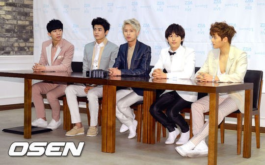 【PHOTO】ZE:A FIVE、記者会見に出席“5人のラブリーな男たち” - Kstyle