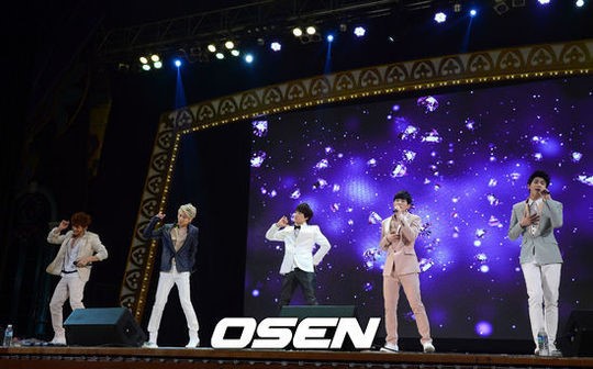 【PHOTO】ZE:A FIVE、ショーケースイベントを開催“あなたの心をノックします” - Kstyle