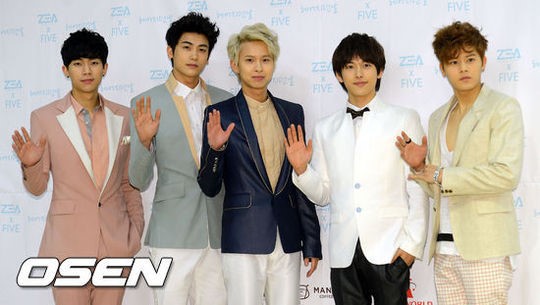 【PHOTO】ZE:A FIVE、記者会見に出席“5人のラブリーな男たち” - Kstyle