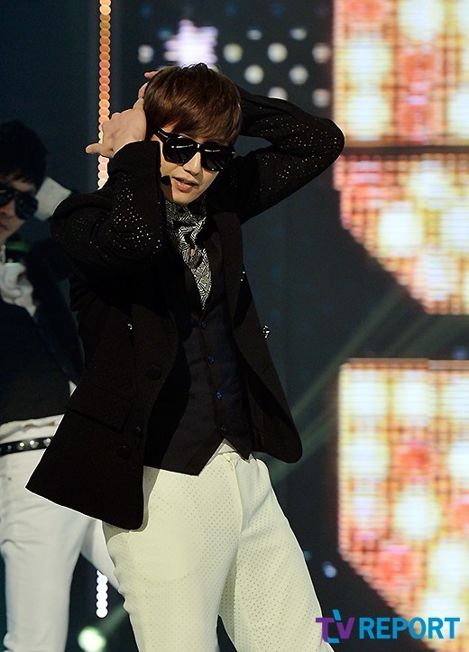 【PHOTO】SS501 ホ・ヨンセン「SHOW CHAMPION」に出演“ヘアカラーをチェンジ” - Kstyle