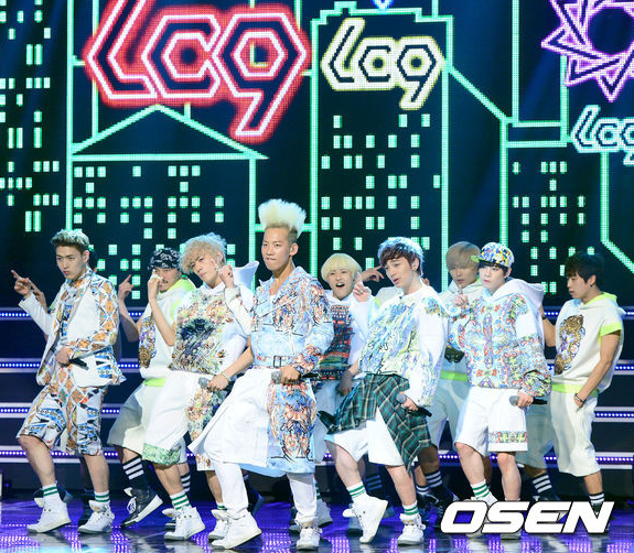 【PHOTO】LC9「SHOW CHAMPION」に出演“華やかなステージ” - Kstyle