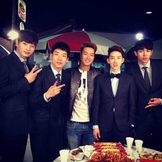 1TYMのDANNY、2AMとの親しげな写真を公開“仲良しの先輩と後輩” - Kstyle