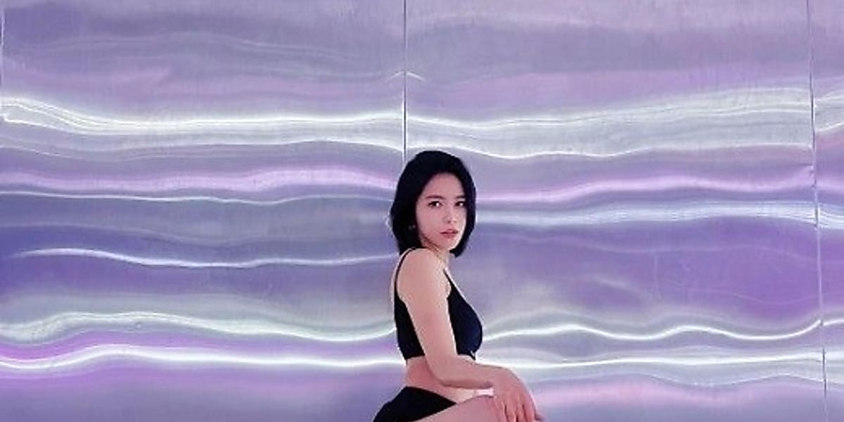 MAMAMOO ソラ、大胆露出でセクシーな魅力…ブラトップ×ホットパンツ姿のショットを公開 - Kstyle