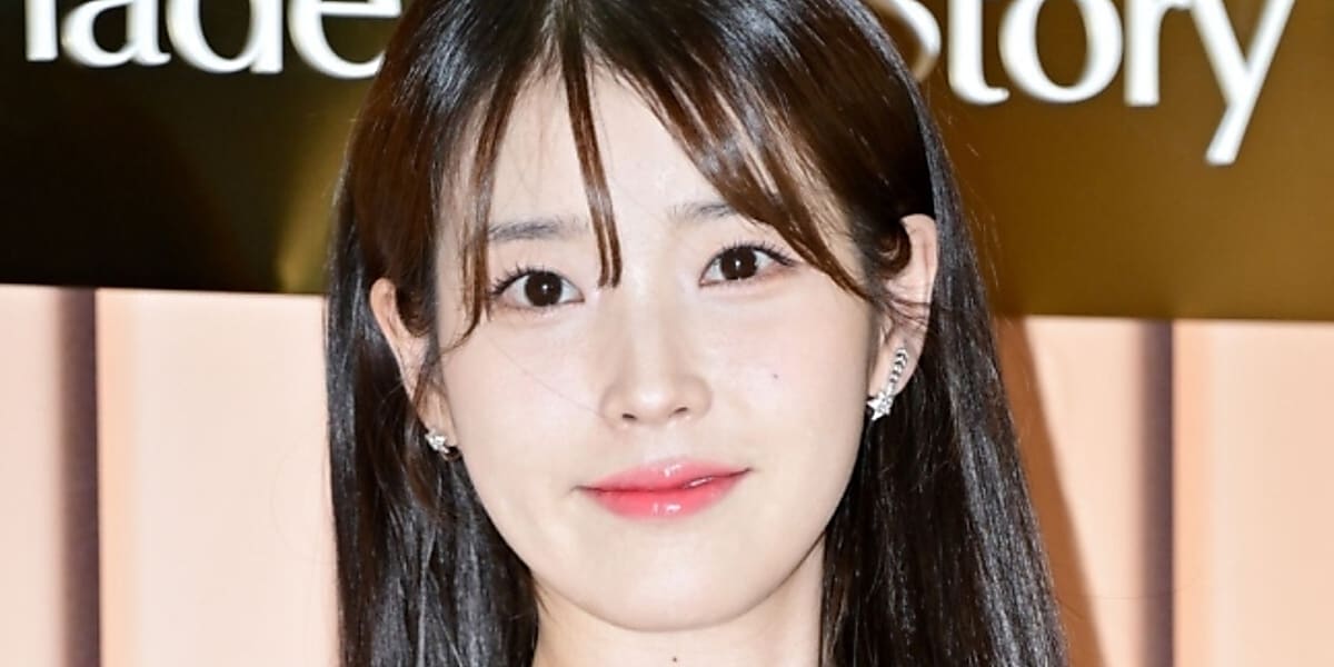 IU、明日のコンサートを控え…会場周辺の住民に意外なプレゼント「騒音・混雑などの理解を呼びかけ」 - Kstyle