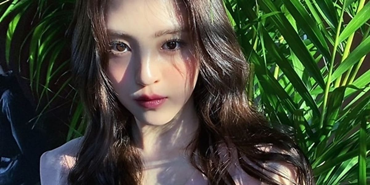 ハン・ソヒ、独特な雰囲気の近況ショットを公開…エレガントなビジュアルに視線釘付け - Kstyle