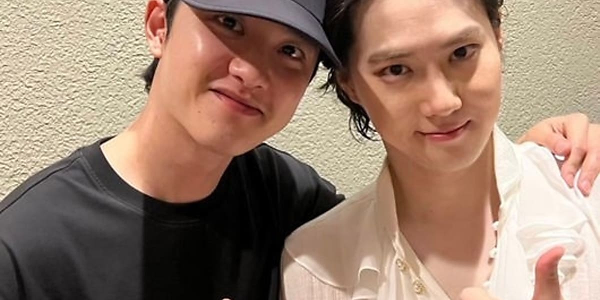 EXO ディオ、スホのミュージカルを観覧…記念ショットを公開 - Kstyle