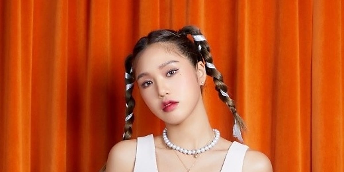 OH MY GIRL ミミ、本日放送の「ミュージックバンク」スペシャルMCに抜擢！新たな魅力を披露 - Kstyle