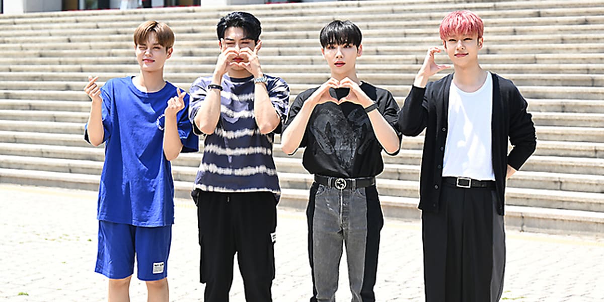 【PHOTO】AB6IX、番組収録のため放送局へ…多彩なポーズで挨拶 - Kstyle