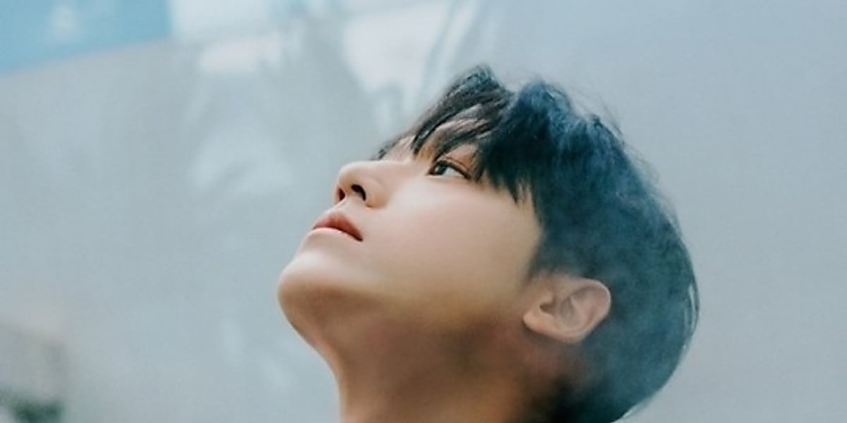 イ・ドヒョン、8月5日にデビュー後初めてのファンミーティングを開催！爽やかな予告ポスター公開 - Kstyle