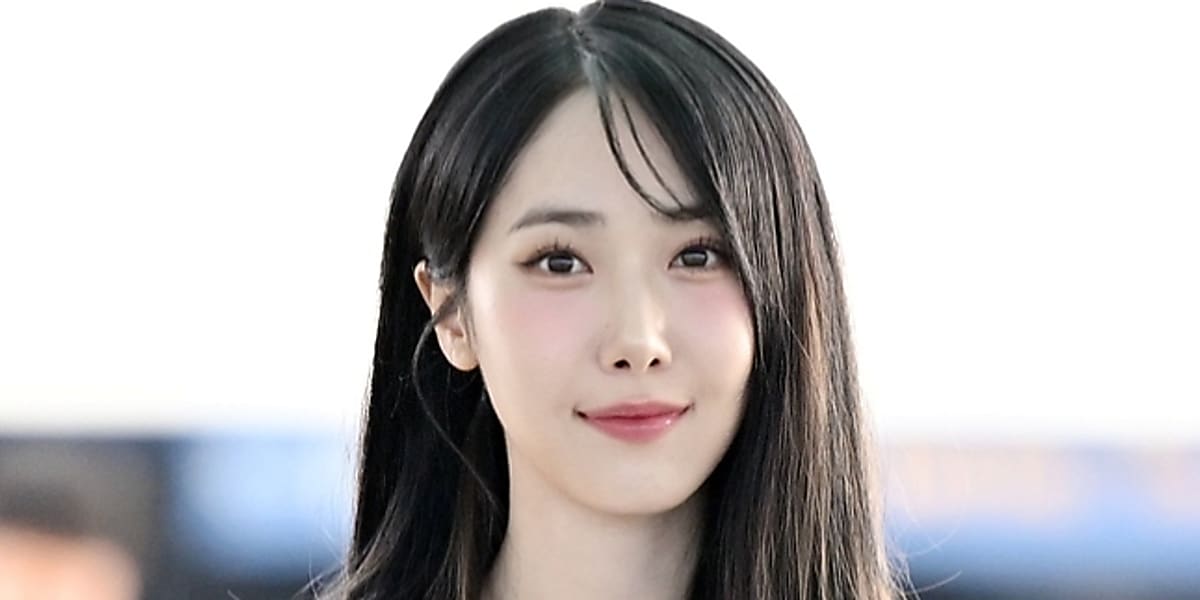 【PHOTO】VIVIZ、ワールドツアーのためタイへ出国…透明感溢れるビジュアル（動画あり） - Kstyle