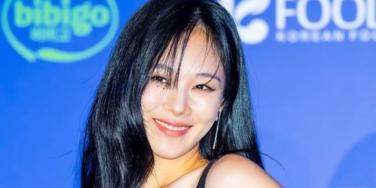 【PHOTO】BIBI「2024 MAMA」大阪2日目のレッドカーペットに登場 - Kstyle