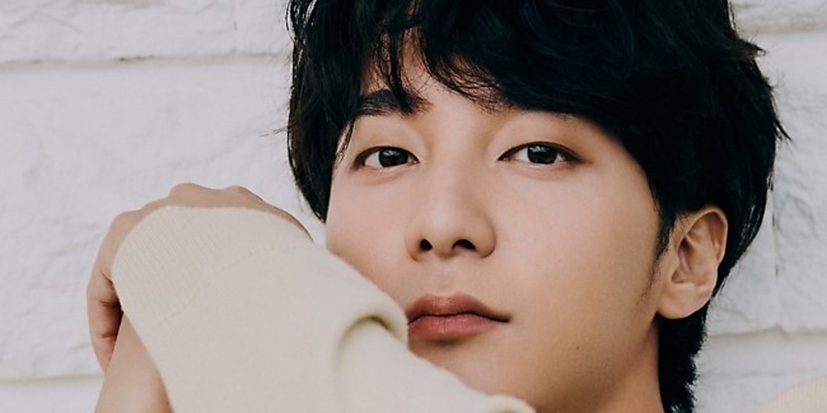 ロイ・キム、WAKEONEと再契約を締結「10年を共に…積極的にサポートする」 - Kstyle