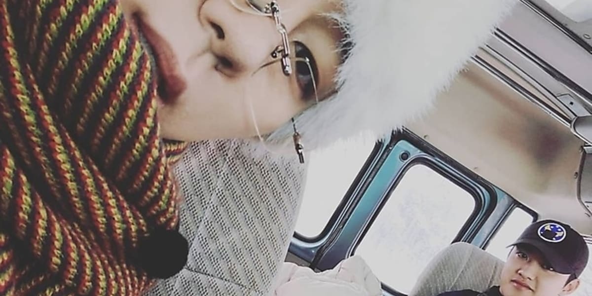 Block B ジコ、EXO ディオと笑顔でVサイン…仲睦まじい2ショットを公開 - Kstyle