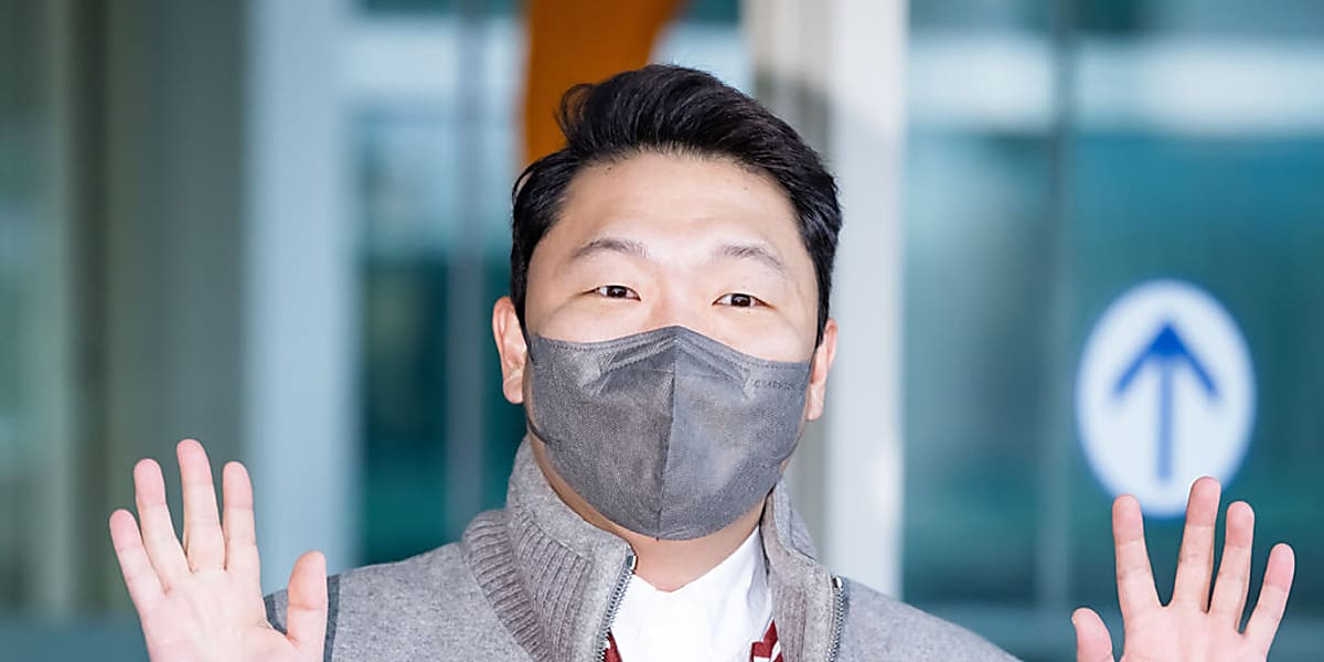 【PHOTO】PSY「第37回ゴールデンディスクアワード」のためタイへ出国…手を振って挨拶（動画あり） - Kstyle