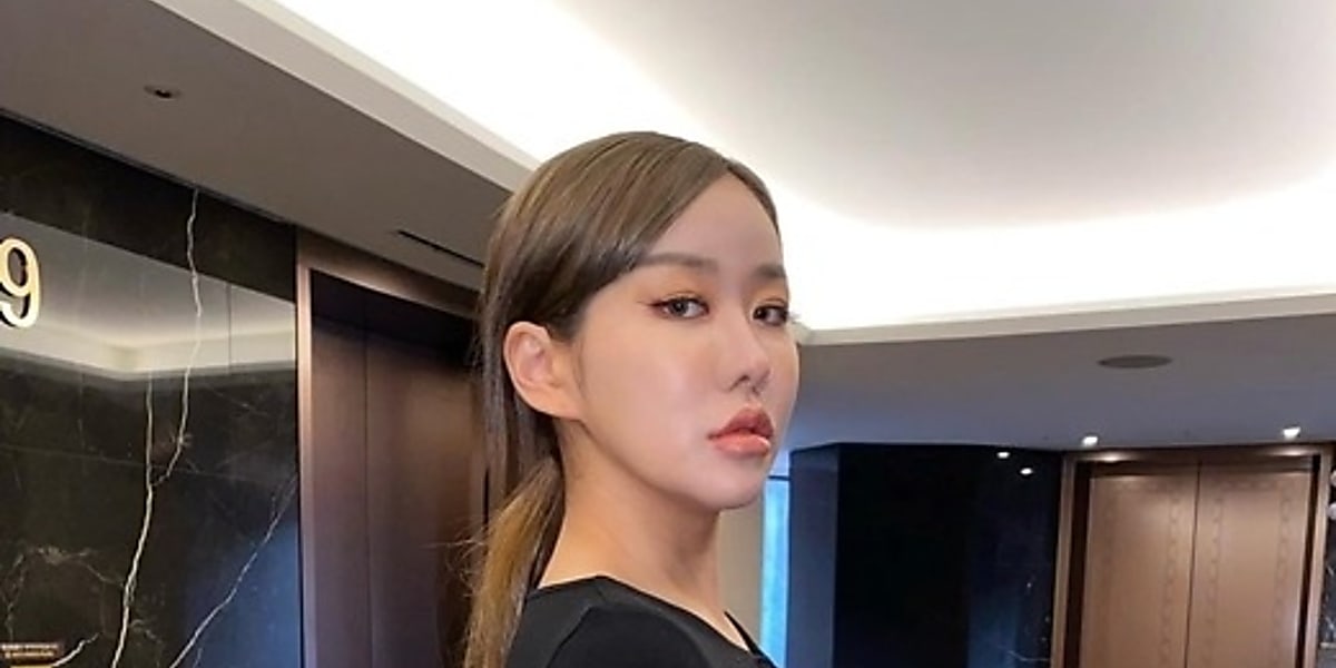 Queen WA$ABII、お尻がセクシーな大胆ショットを公開…衝撃的なファッション - Kstyle
