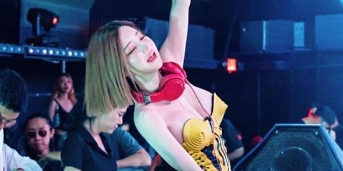 DJ SODA、レギンスが原因で搭乗拒否「突然飛行機から追い出され…皆が見ている前で脱ぐしかなかった」 - Kstyle