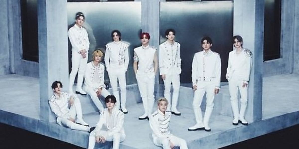 TREASURE、タイトル曲「BONA BONA」ポスターを公開…カリスマ性あふれる眼差し - Kstyle