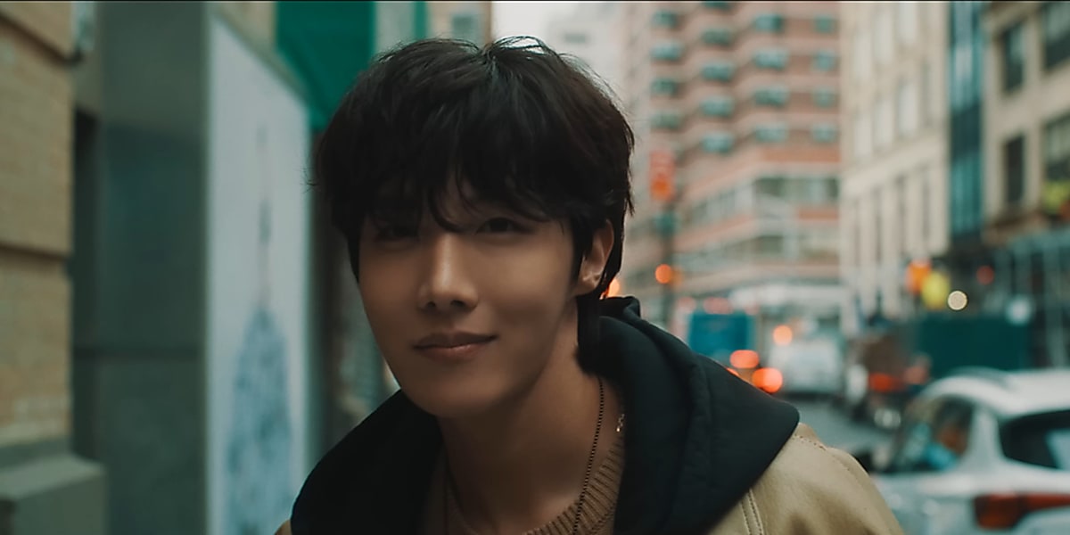 BTS（防弾少年団）のJ-HOPE、ソロシングル「on the street」MVを公開…特別な意味を持つ“street”で撮影 - Kstyle