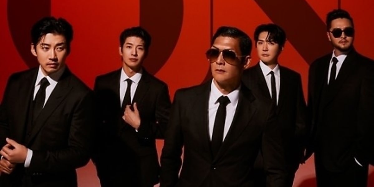 god、デビュー23周年記念コンサートのポスターを公開…ブラックスーツでシックな魅力をアピール - Kstyle