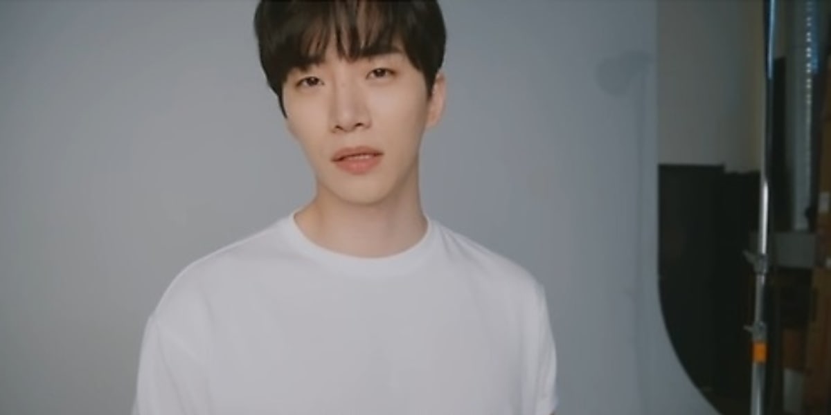 2PM ジュノ、前髪を下ろしたスタイリングに不満も？撮影現場での映像を公開「久々に…」（動画あり） - Kstyle