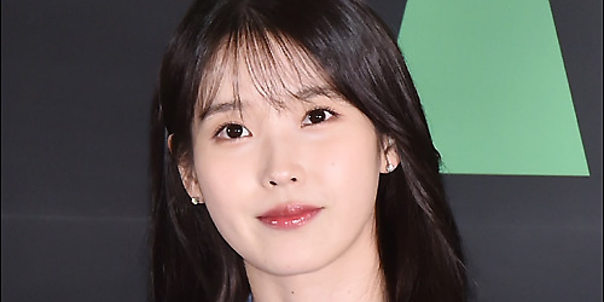 IU、焼酎「チャミスル」と10年目の再契約！酒類業界で最長記録を更新 - Kstyle
