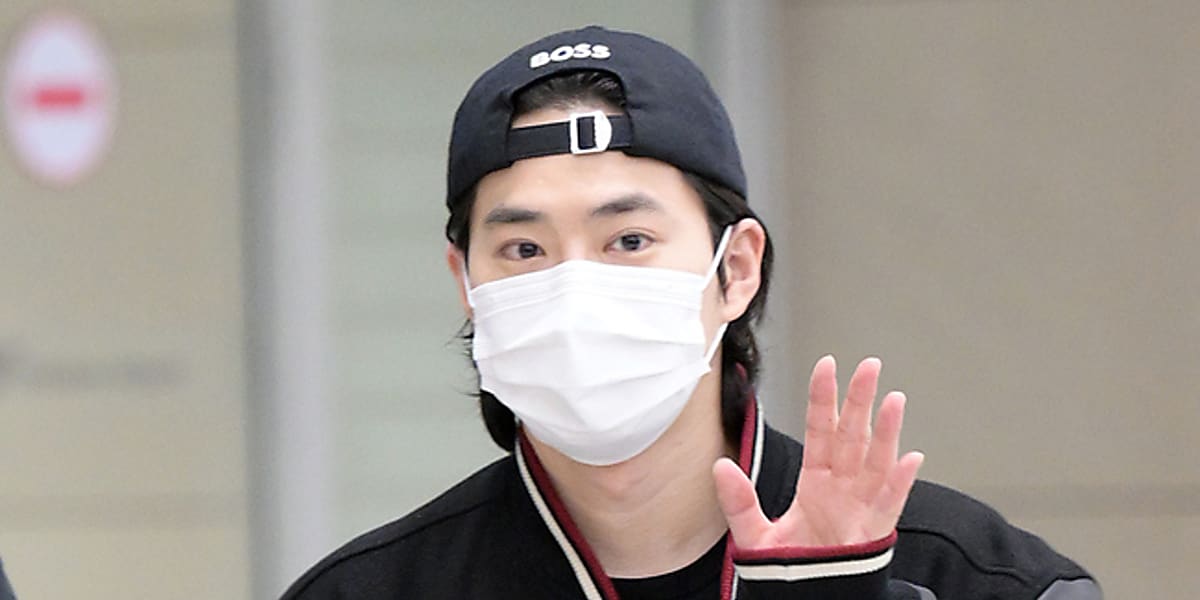 【PHOTO】EXO スホ、ファッションウィークを終えてイタリアから帰国…手を振って挨拶（動画あり） - Kstyle