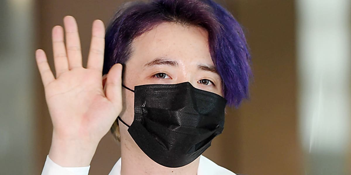 【PHOTO】TARGETのZETH、日本でのソロ活動のため出国…明るい表情で挨拶 - Kstyle