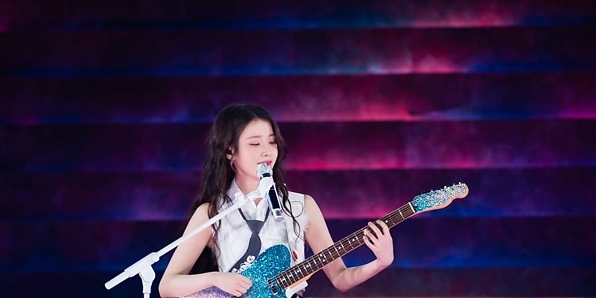 IU、100公演達成に感激…驚きのプレゼントや1000台のドローンショーも「力尽きるまで歌う」 - Kstyle